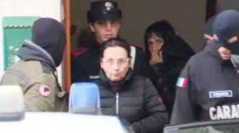 Mafia, ritrovati un migliaio di pizzini di Messina Denaro ...