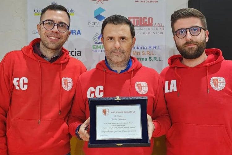 Città di Canicattì C5, consegnata targa al Mister Calandra per i 20 ...