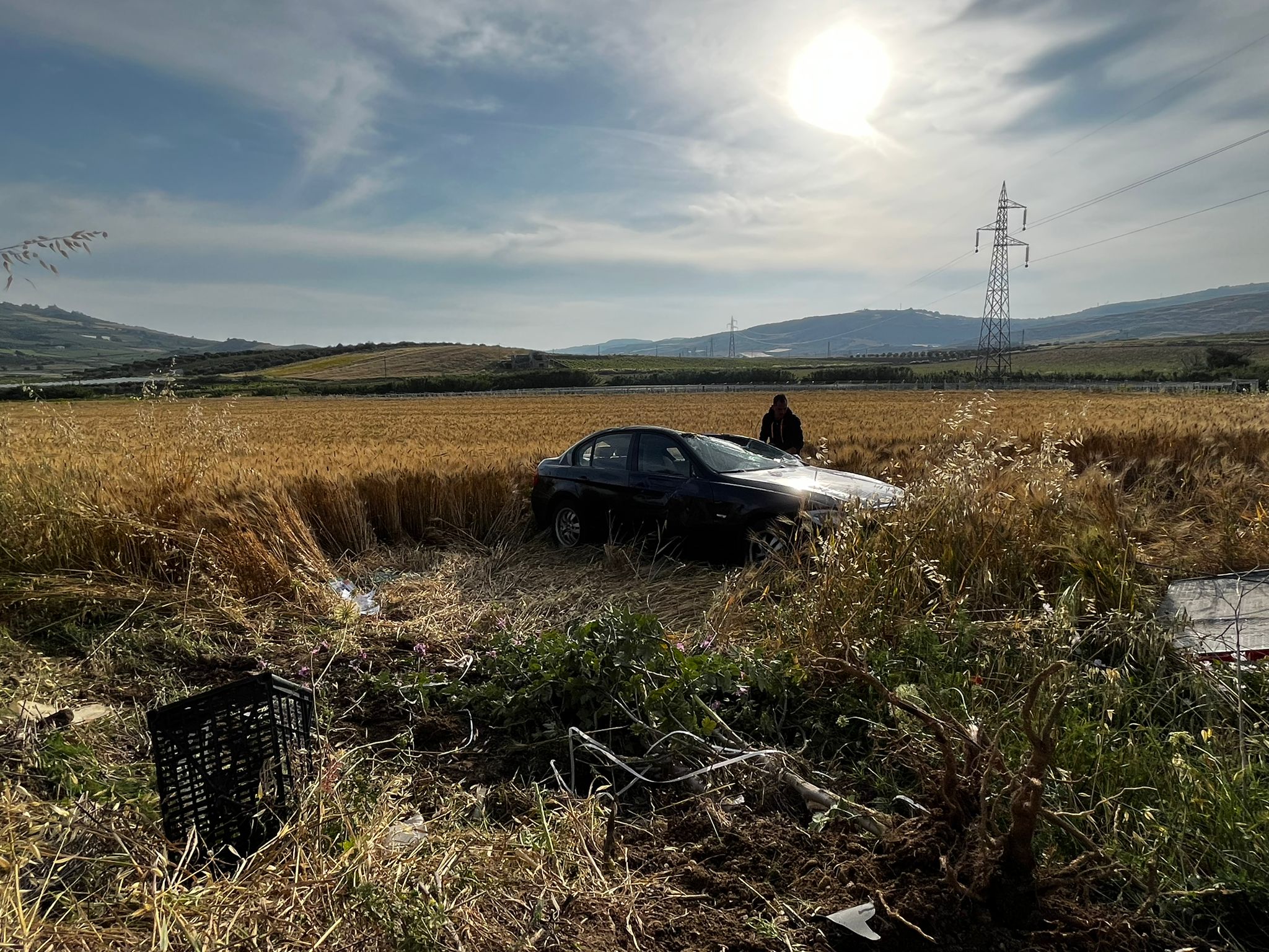 Naro, finisce fuori strada con l’auto: conducente in ospedale ...