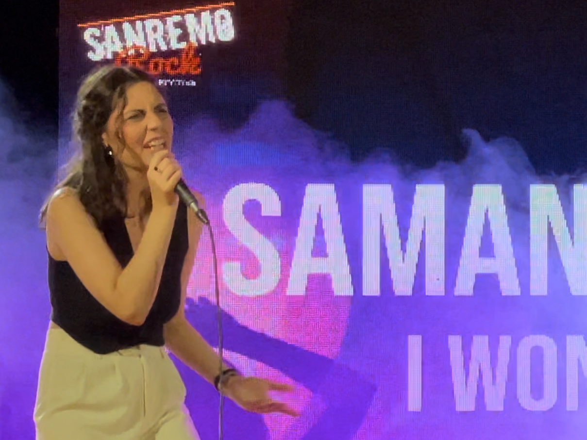 La cantante licatese Samantha Gioia sul palco di Sanremo Rock & Trend ...