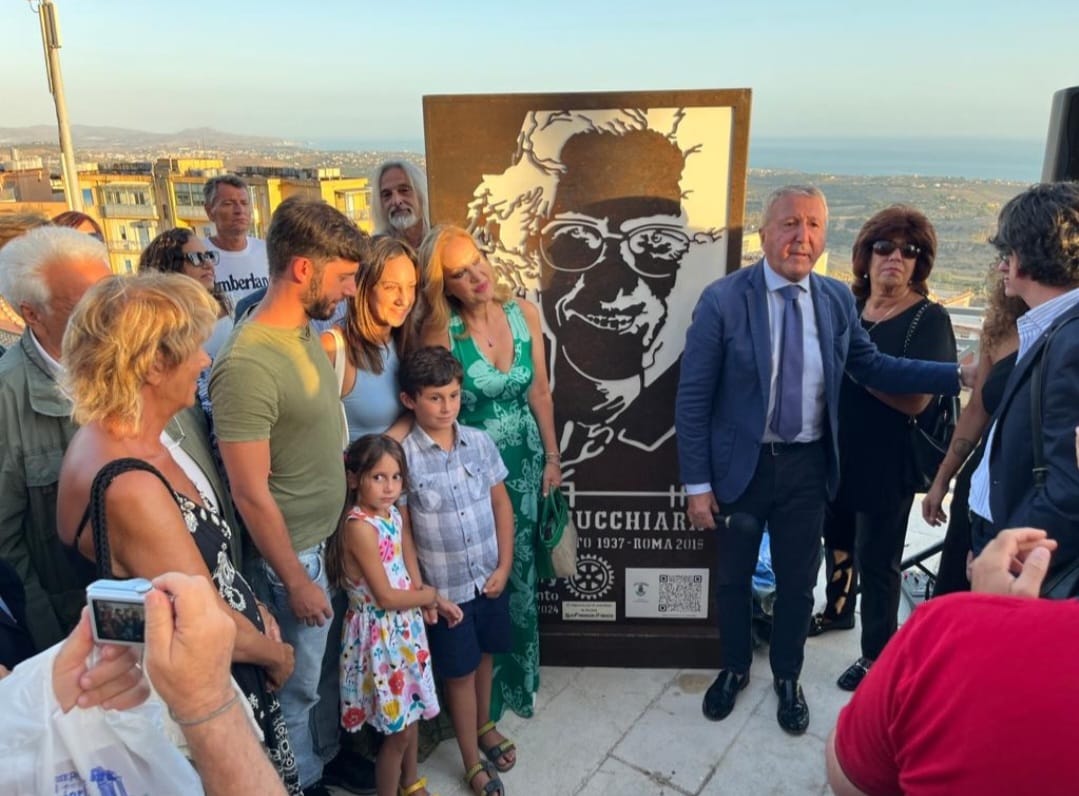Agrigento omaggia l'artista Tony Cucchiara: le immagini della cerimonia ...