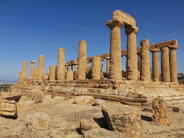 Le antiche rovine e i siti archeologici di Agrigento tra modernità ...