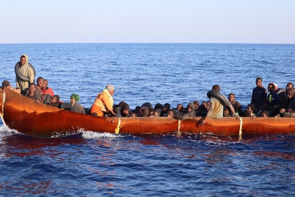Migranti, in 100 su due gommoni nella notte a Lampedusa ...
