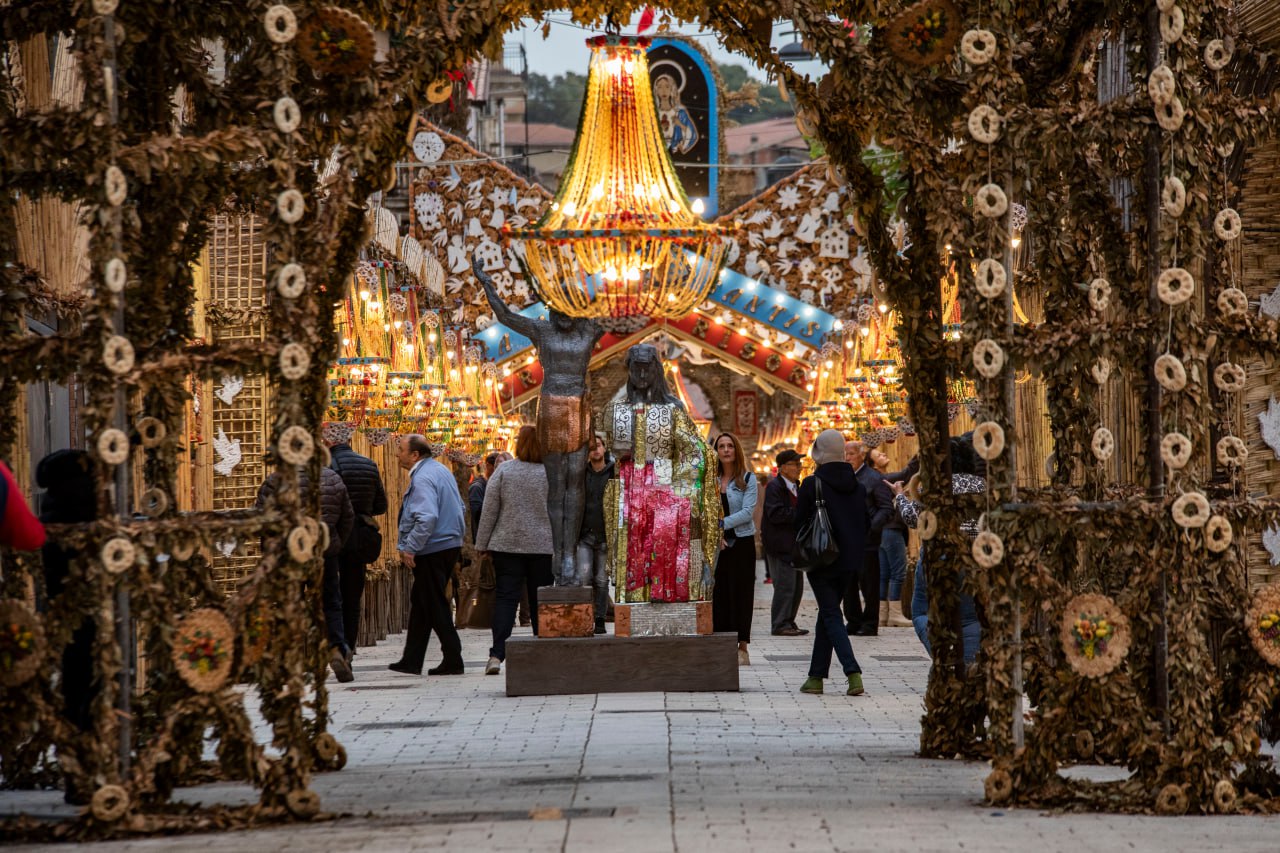 Archi di Pasqua, a San Biagio Platani torna il più grande evento di arte popolare collettiva ...