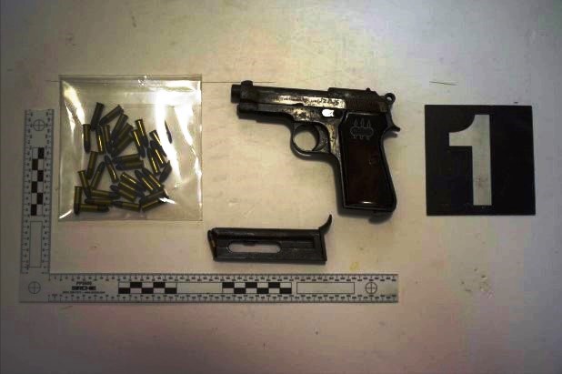 Porto Empedocle: pistola, munizioni e droga: 23enne ai domiciliari ...