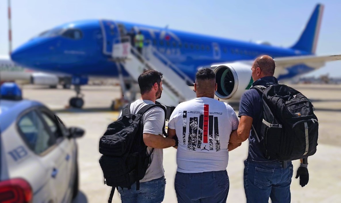 Migranti, traffico dal Bangladesh all'Italia, fermati due bengalesi ...