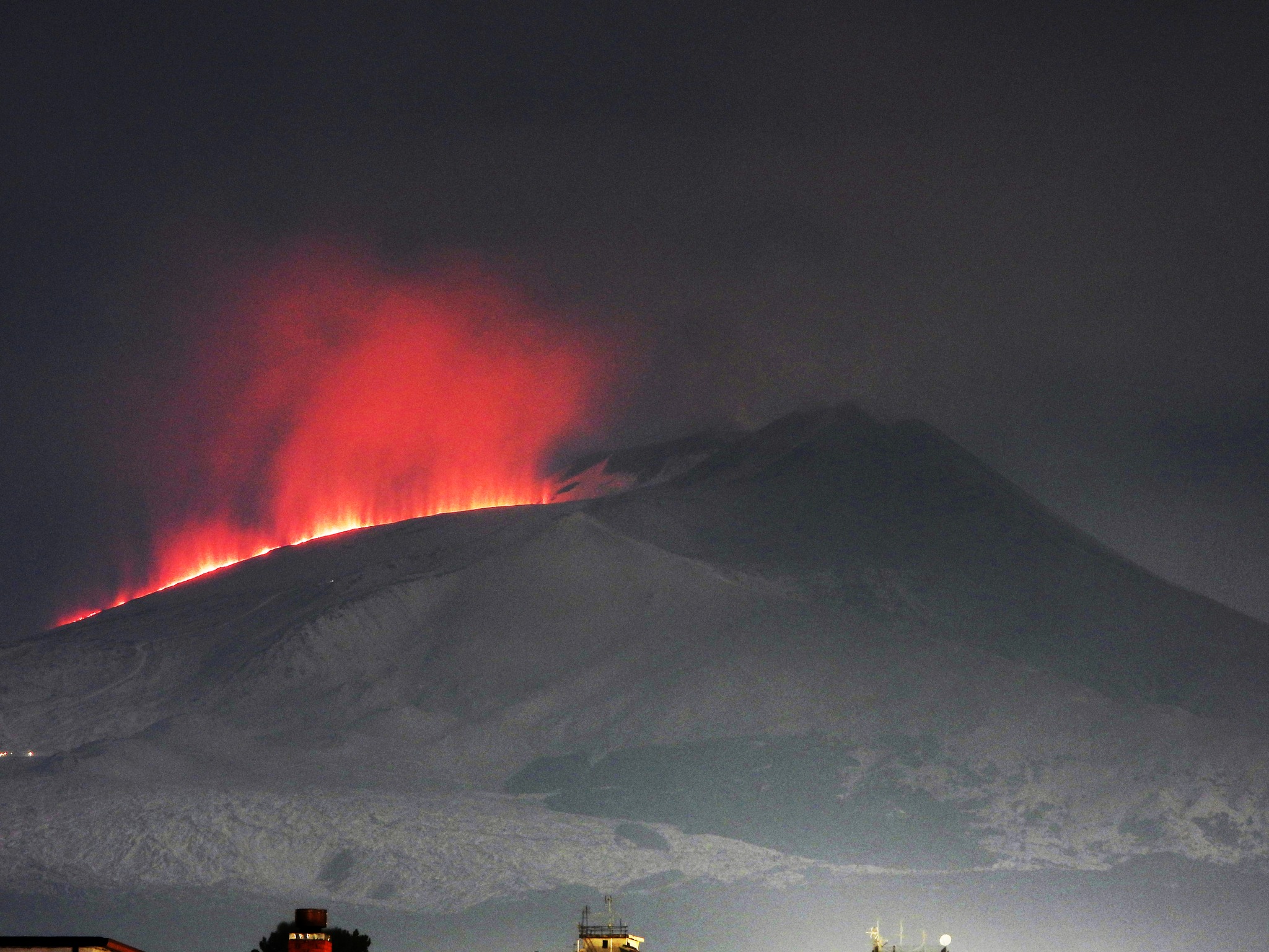 Etna, una colata lavica di 3 chilometri nel cratere sud-est - GrandangoloAgrigento