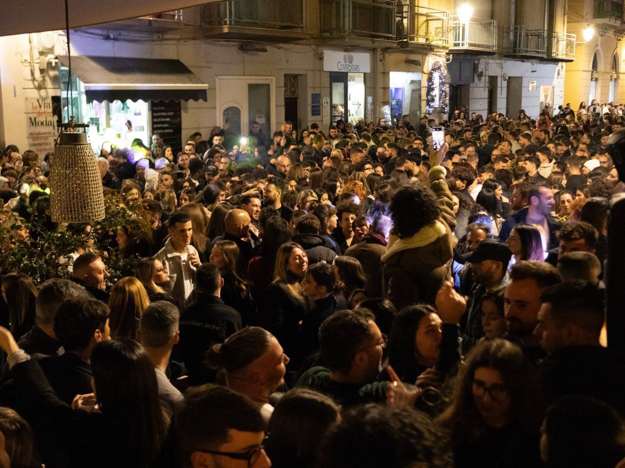 Mandorlo in Fiore: migliaia di persone in via Atenea tra musica, danza ...