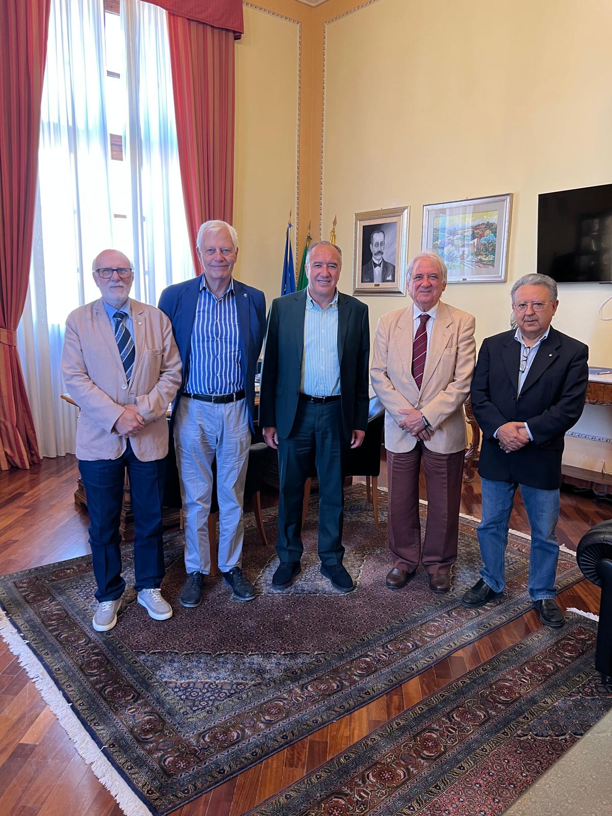 I Bersaglieri e Ufficiali in concedo incontrano il presidente del ...