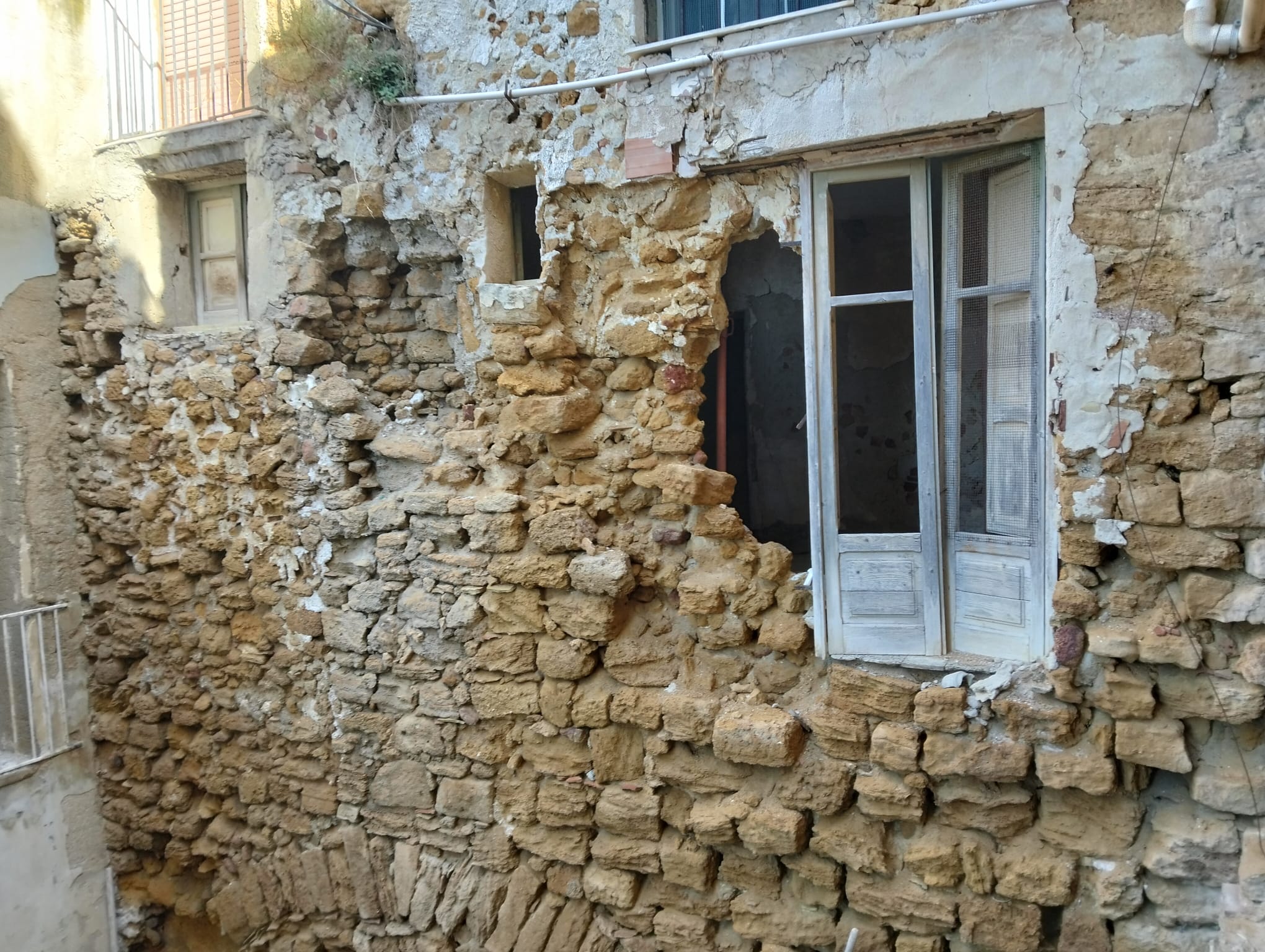 Agrigento, sgomberato edificio del centro storico: allontanate due ...
