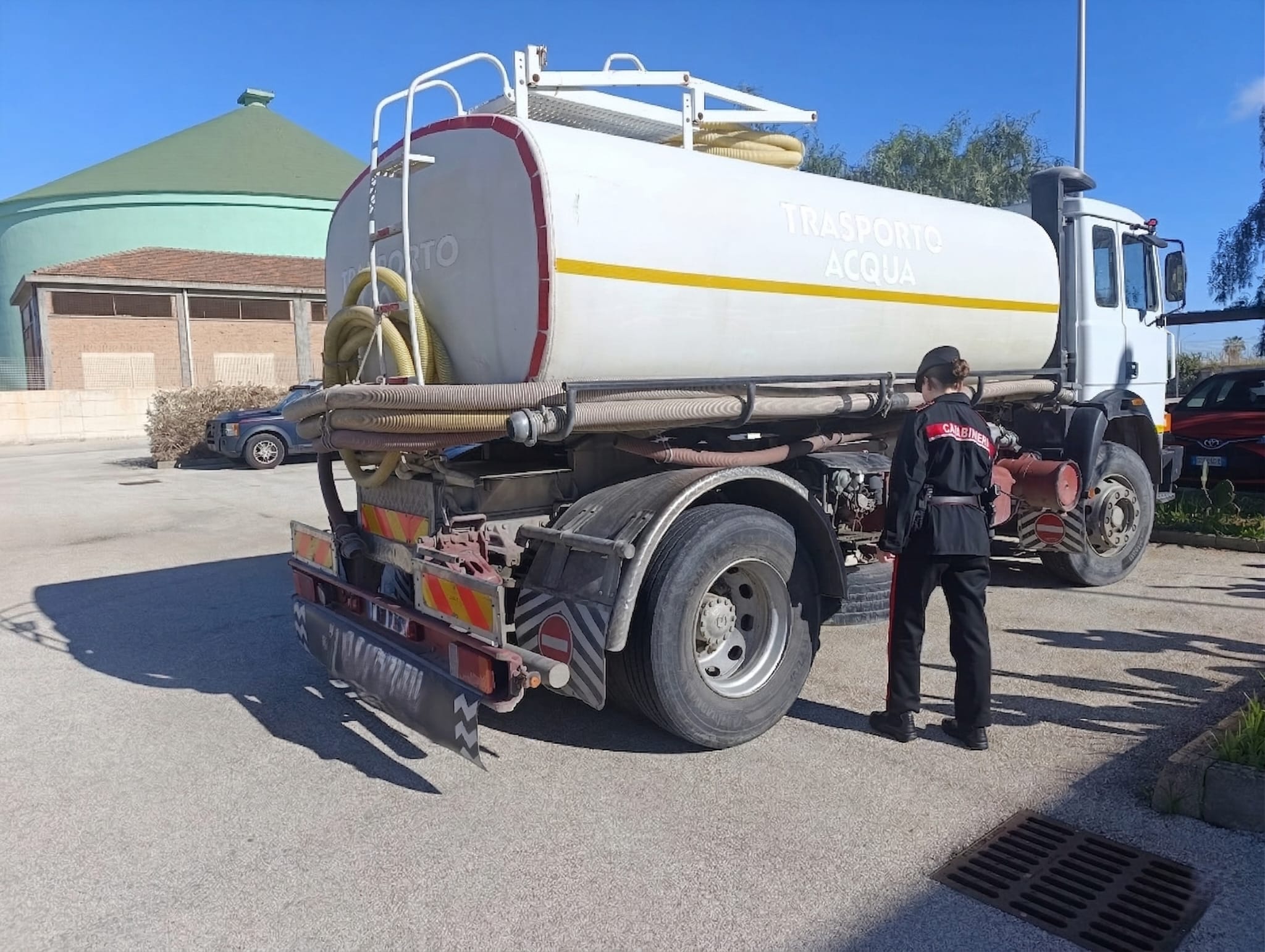 Acqua non potabile trasportata su autobotti abusive, sequestri e ...