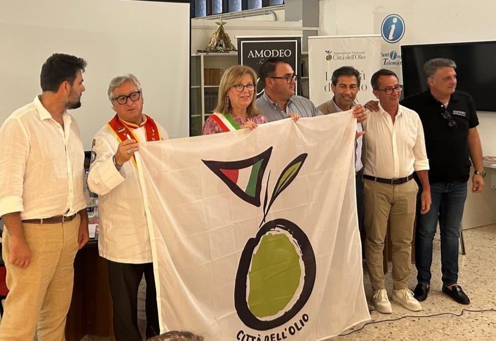 Montevago Città dell'Olio, consegnata la bandiera al Comune ...